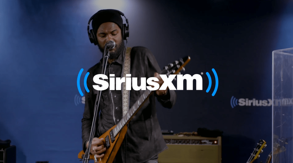 SiriusXM Commander Touch, Full-Color Touchscreen Dash-Mounted Radio ...