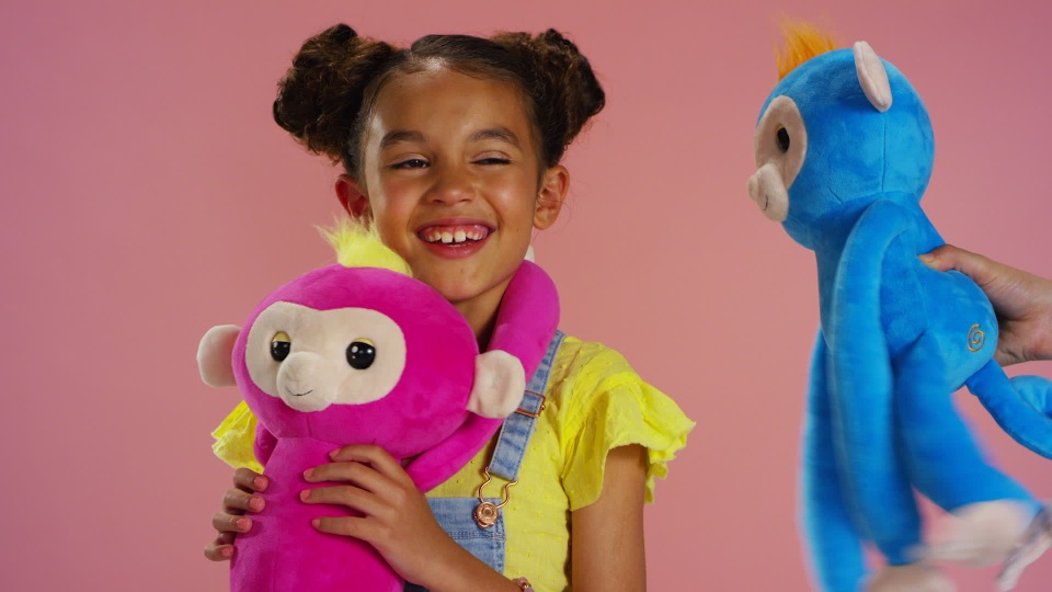 Fingerlings HUGS - Bella (Pink) - Interactive Plush Monkey by WowWee ...