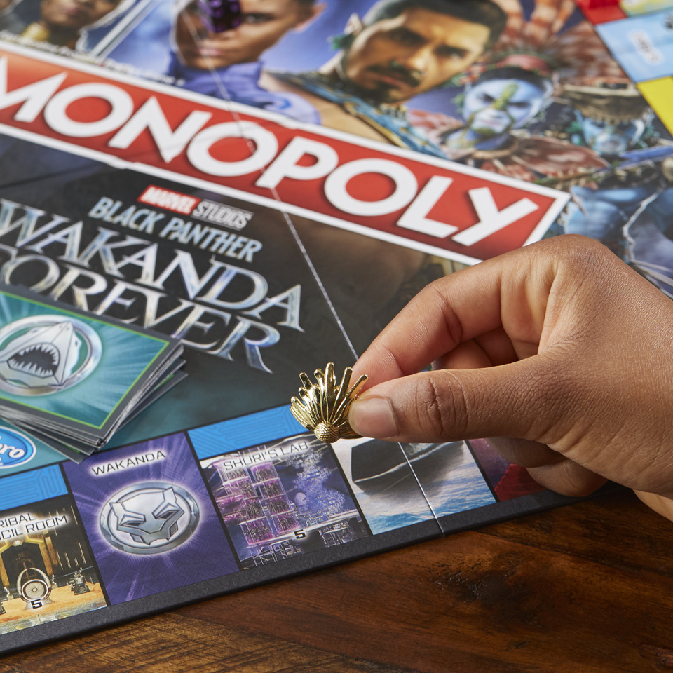 Monopoly: Marvel Studios' Black Panther: Wakanda Forever Edition Board ...