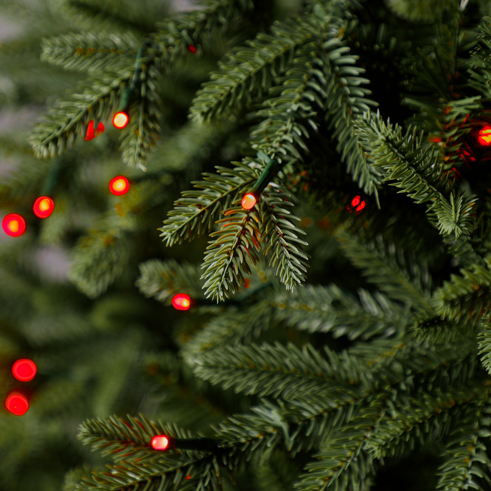 7.5′ App-Controlled Pre-Lit Twinkly LED Artificial Christmas Tree ...