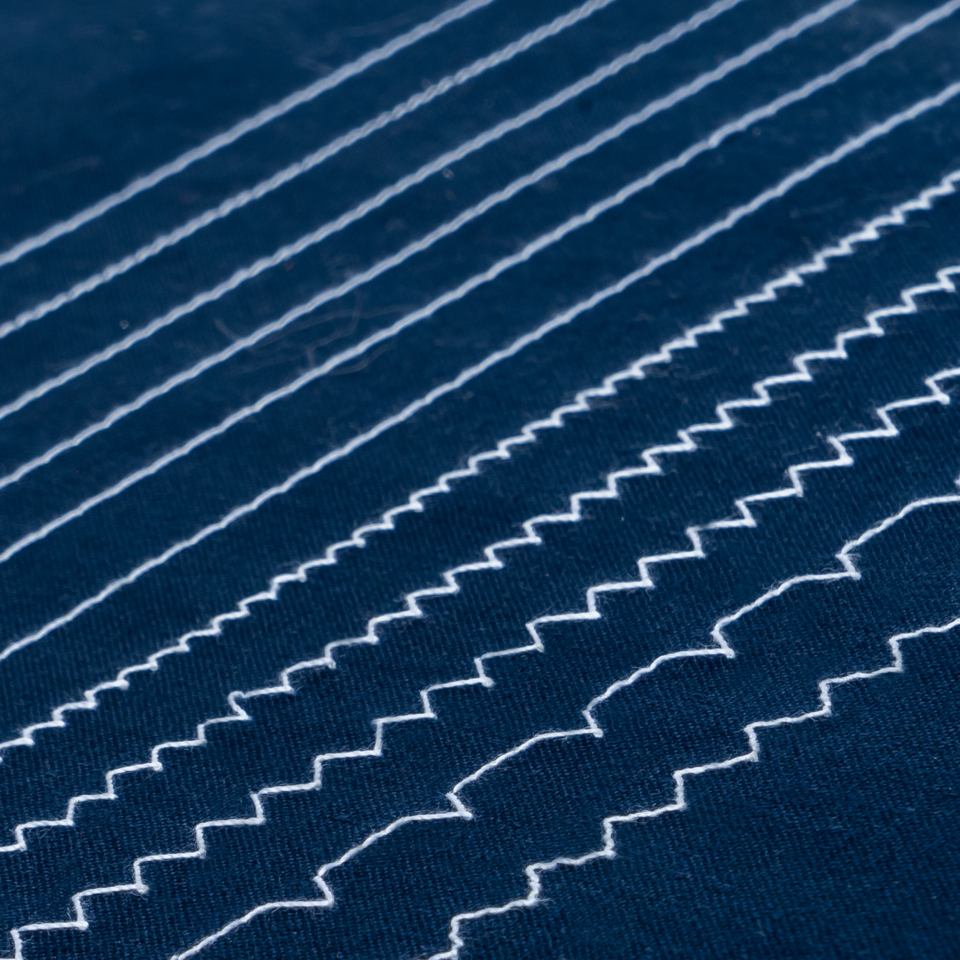 Free Shipping! SINGER M1000 Portable Mending Sewing Machine with 32 ...