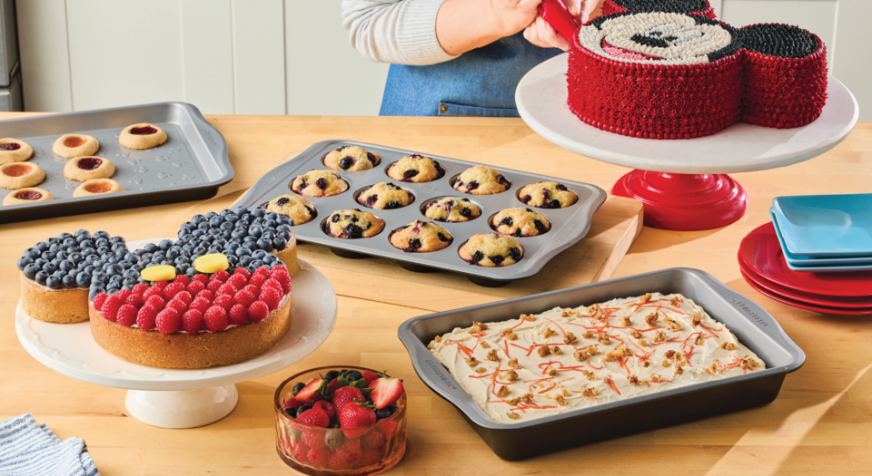 Farberware Disney Mickey Mouse Nonstick Square Cake Pan 9 Inch Bakeware ...