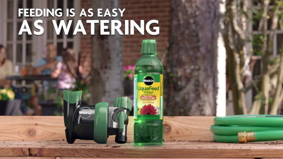 Miracle-Gro LiquaFeed Universal Feeder Starter Kit - Walmart.com