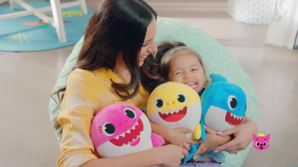WowWee Pinkfong Baby Shark Official Singing Plush Doll - Mommy, Daddy ...