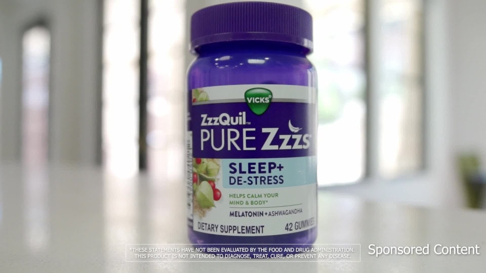 Vicks ZzzQuil Pure Zzzs, Relaxing Melatonin Sleep Aid Gummies, De ...