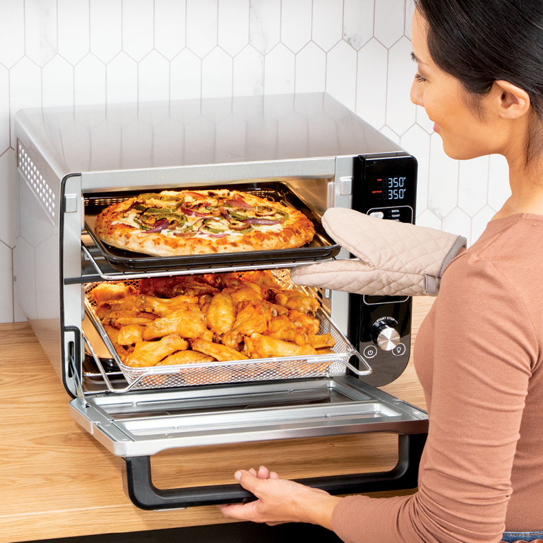 Ninja 14-in-1 Double Oven with FlexDoor Creates Two Separate Ovens ...