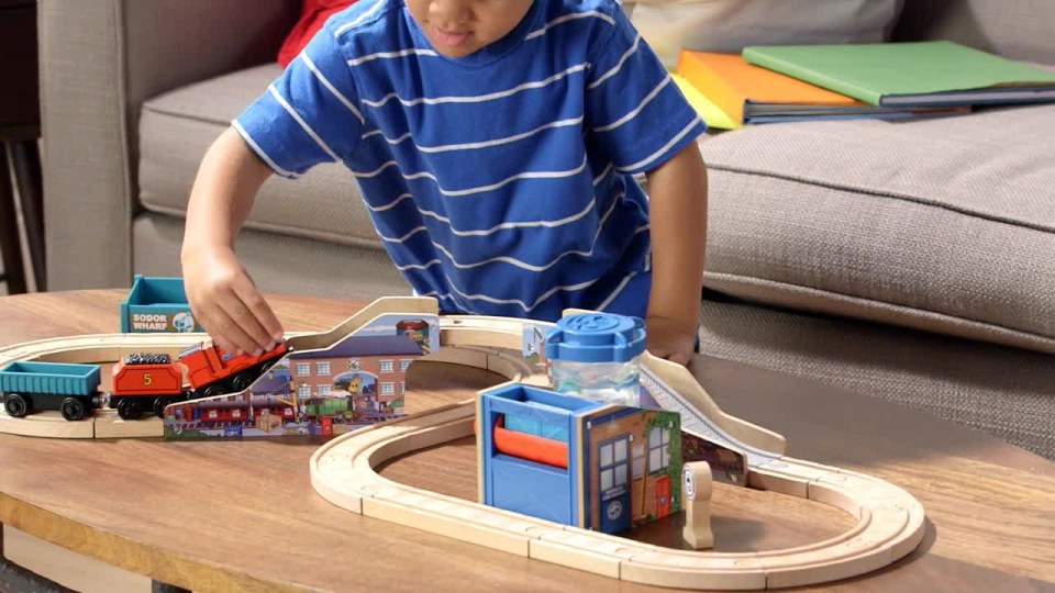 Fisher-Price Thomas & Friends™ Wooden Railway James' Fishy Delivery ...