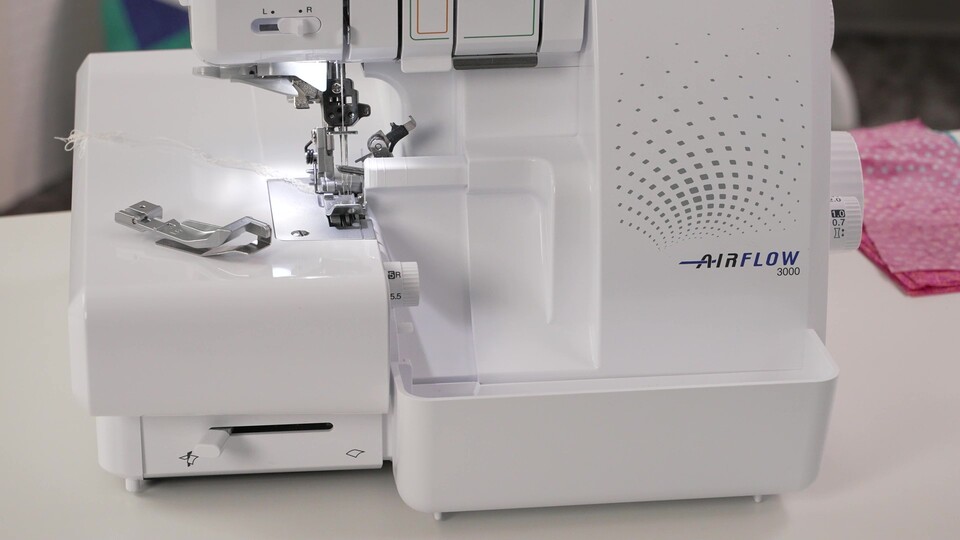 Brother Innov-ís AIRFLOW 3000 Jet-Air Serger with One-Touch Looper Threading - Walmart.com