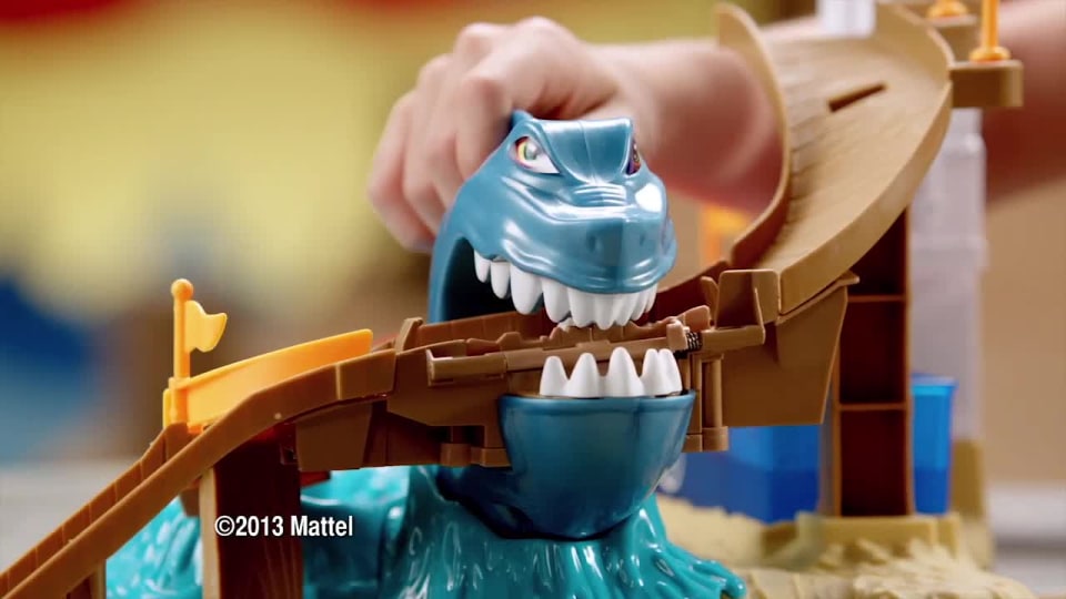 Hot Wheels Color Shifters Sharkport Showdown Play Set with Water Launch ...