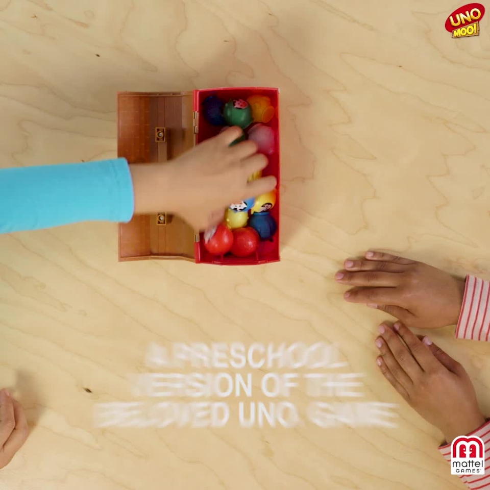 UNO Moo! Family Pig Board Game with 24 Plastic Animal Figures for 2-4 ...