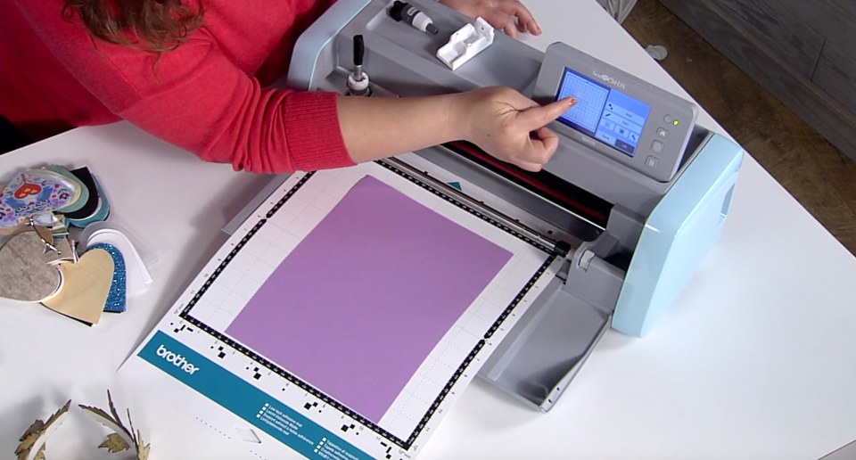 Brother ScanNCut SDX125e DIY Cutting Machine with Scanner and 6 ...