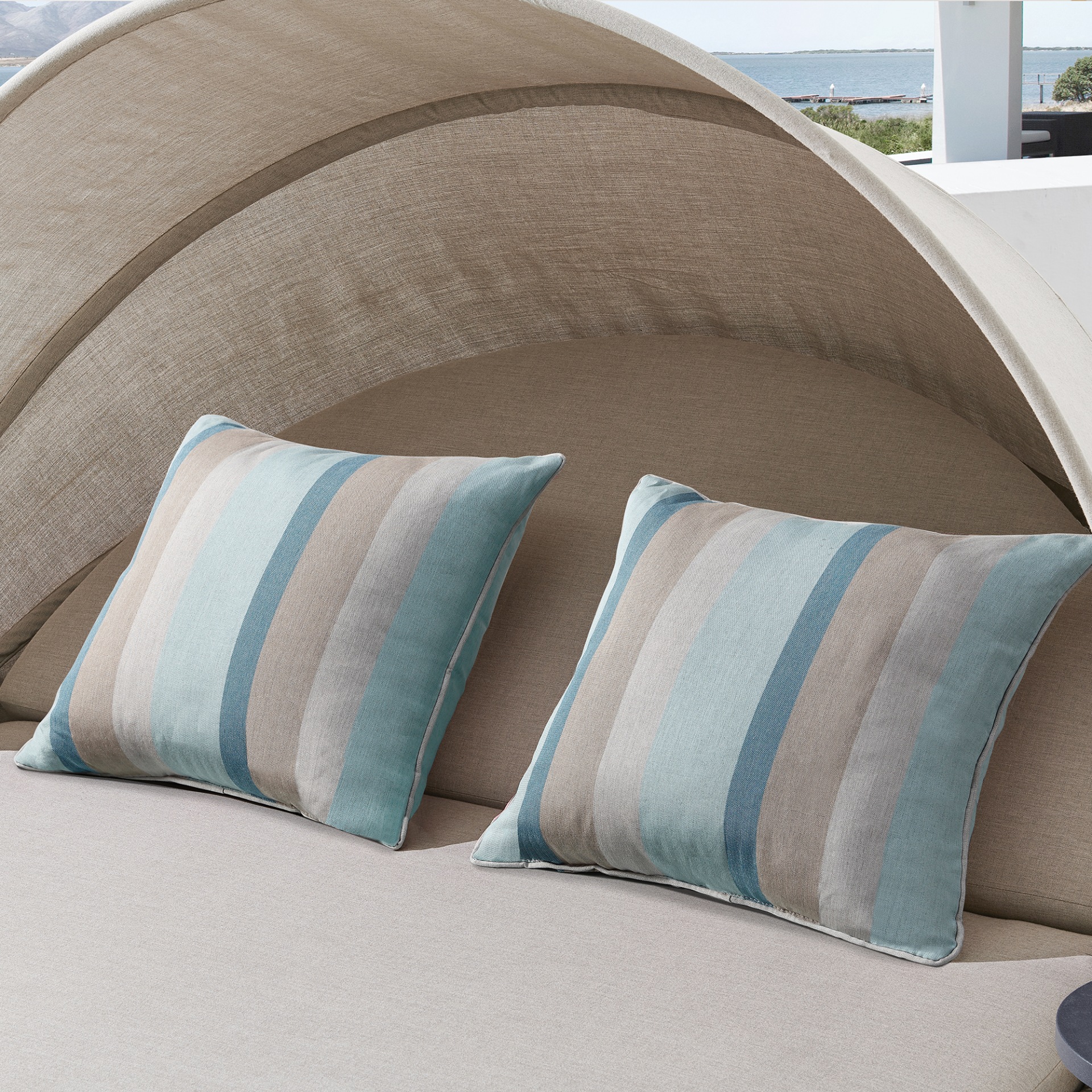 OVE Decors Sienna Oval Daybed Outdoor Patio Canopy Bed with Washable ...