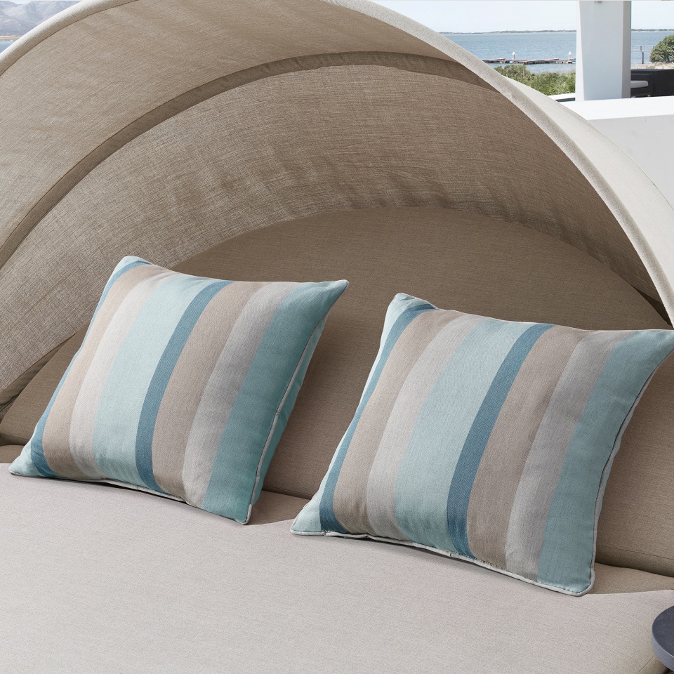 OVE Decors Sienna Oval Daybed Outdoor Patio Canopy Bed with Washable ...