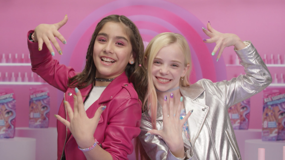 Cool Maker GO GLAM Nail Surprise Press-On Manicure Set (Styles Vary ...