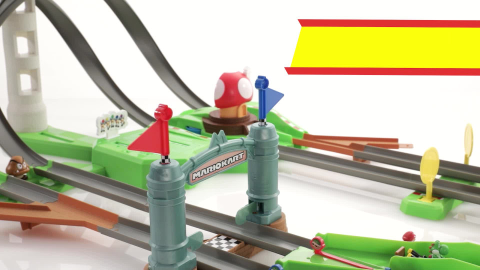 Hot Wheels Mario Kart Circuit Track Set with 1:64 Scale Die-Cast Kart ...
