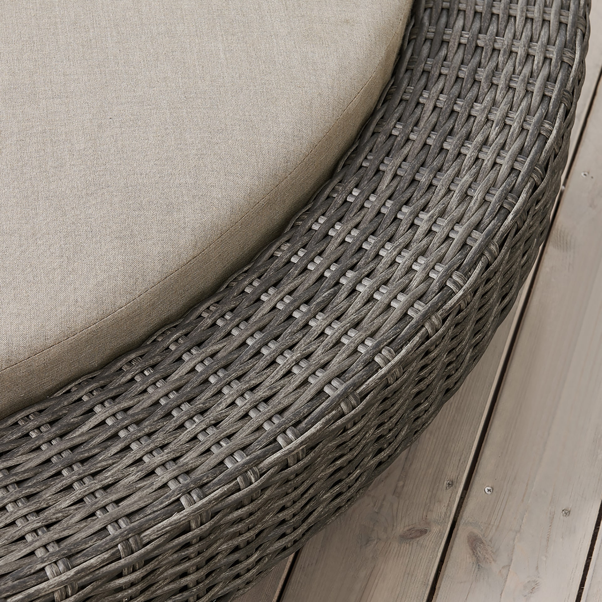 OVE Decors Sienna Oval Daybed Outdoor Patio Canopy Bed with Washable ...