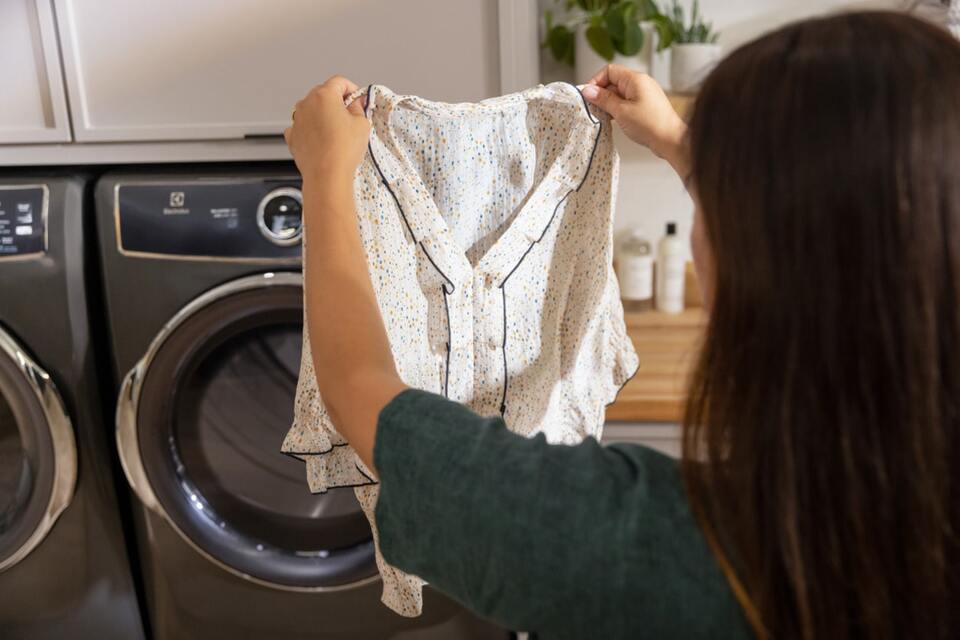 ELFE7637AW 27" Electric Front Load Dryer with 8 cu. ft. Capacity ...