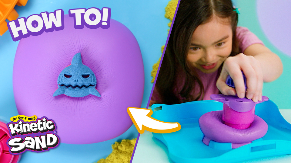 Kinetic Sand, SquishMotion Playset with 1lb Play Sand, Stamper & 5 ...